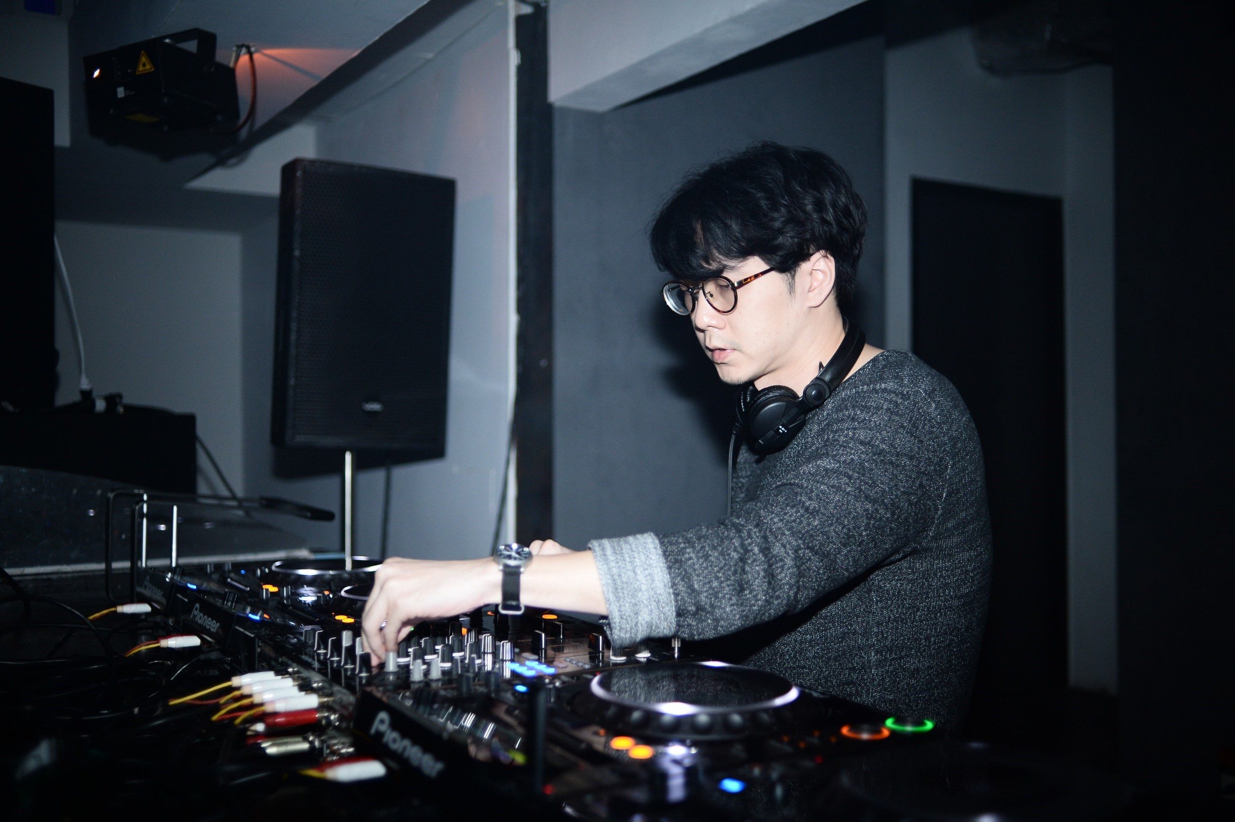 HUH? BREAKBOT (DJ SET) FEAT. IRFANE